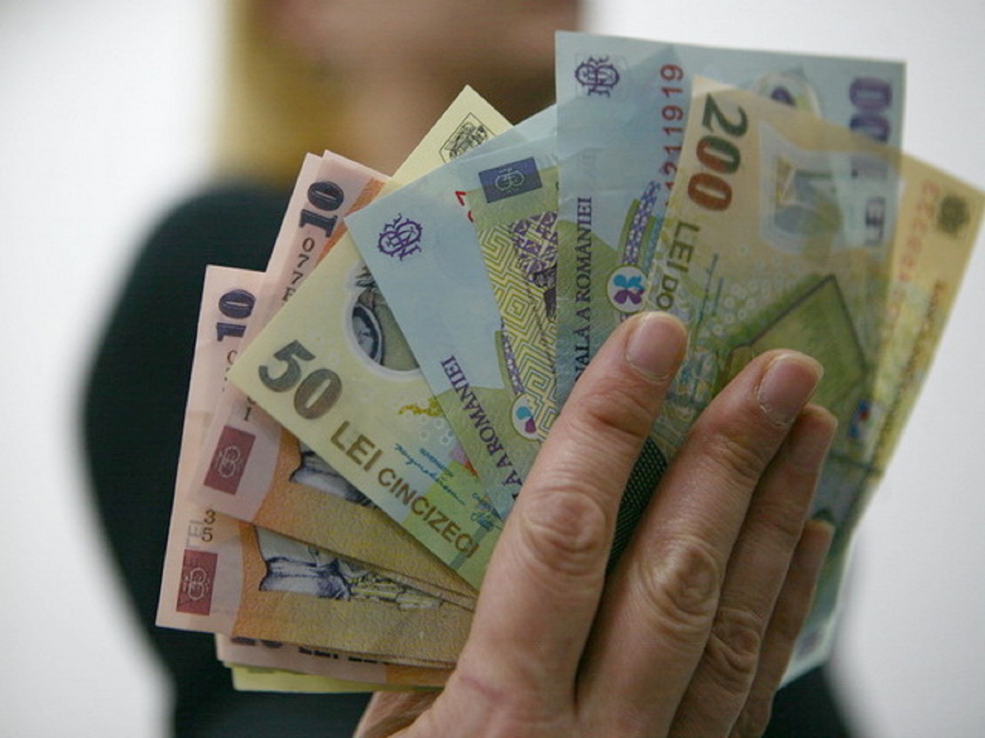 Care este salariul minim în România, în comparație cu alte țări - IMPACT.ro