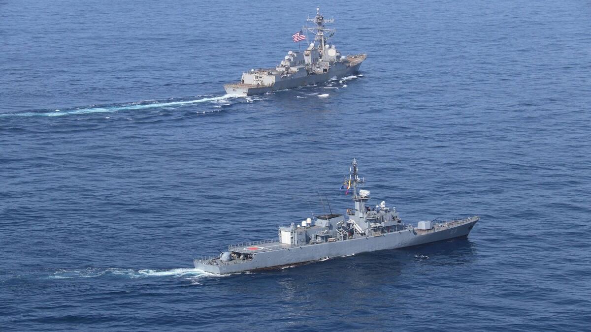 Rusia oprește circulația navelor în Marea Azov. Marea Neagră rămâne ...