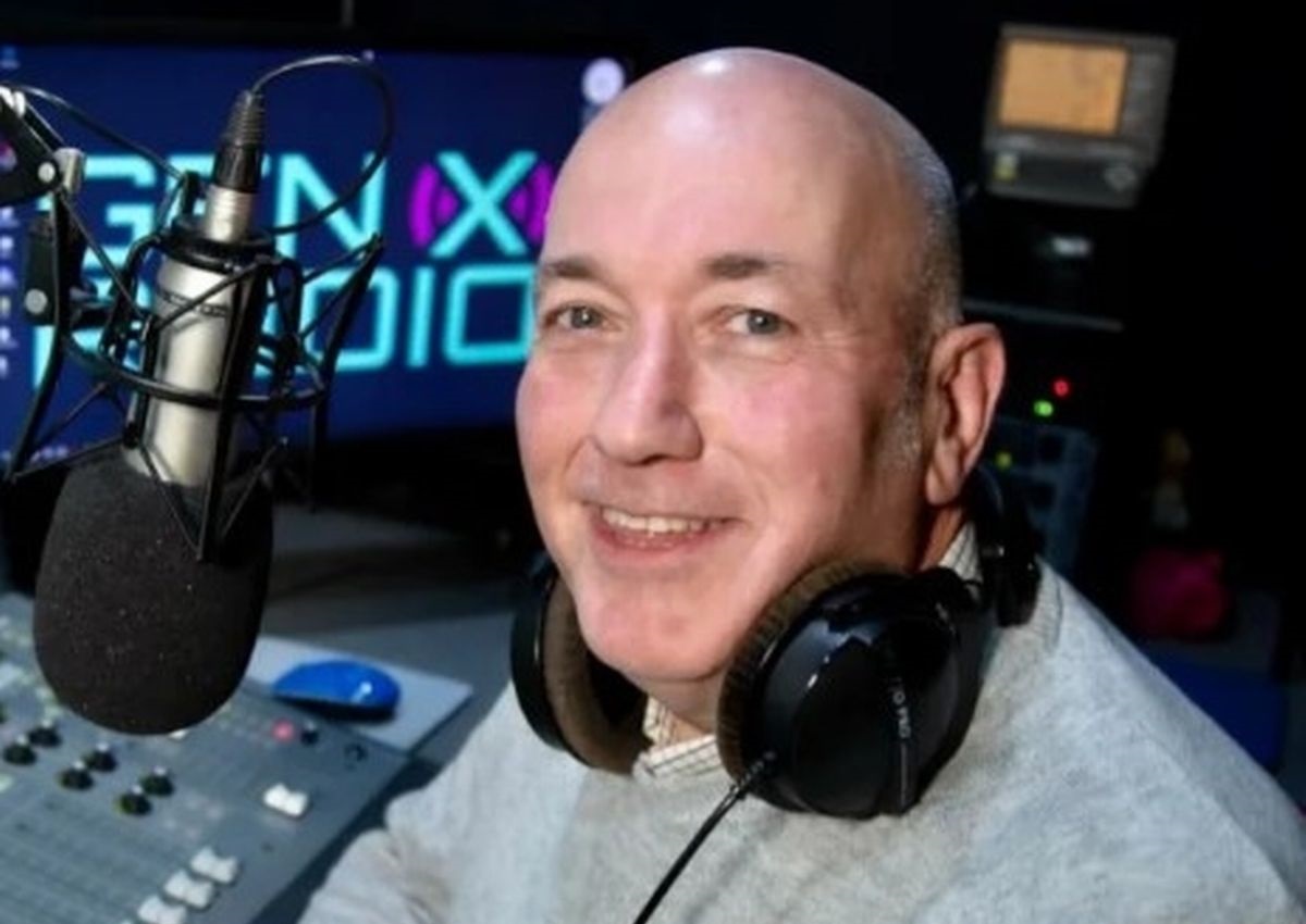 Un DJ de radio din Anglia a murit în direct. Avea 55 de ani, fanii nu ...