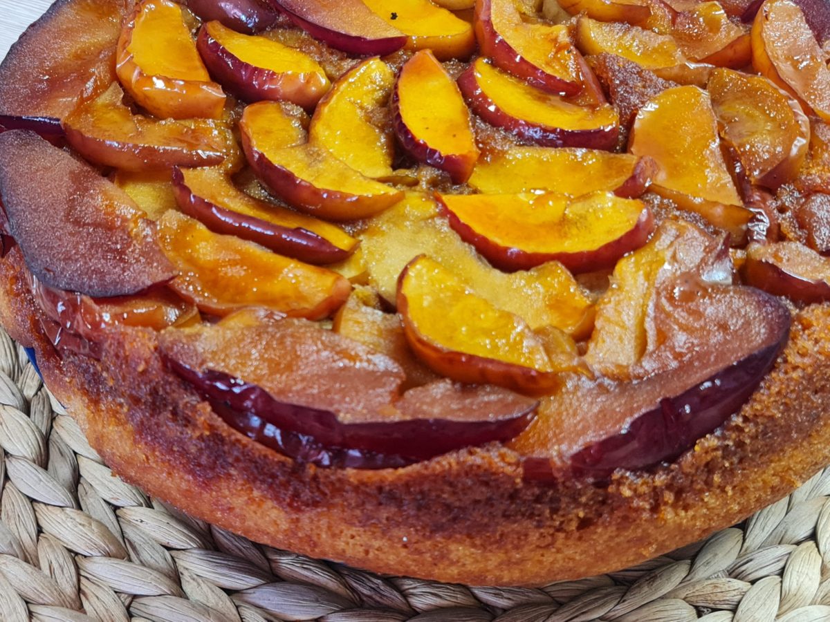 Tort delicios cu mere caramelizate. Desertul perfect pentru zilele ...