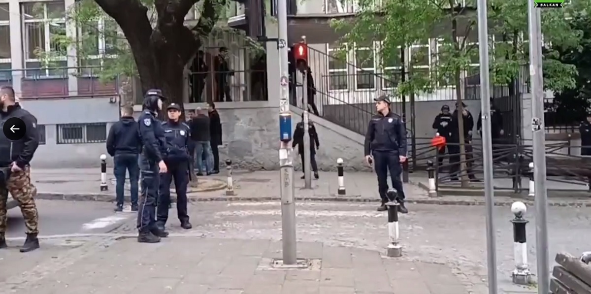 Atac armat într-o școală de la granița României. Primele imagini cu ...