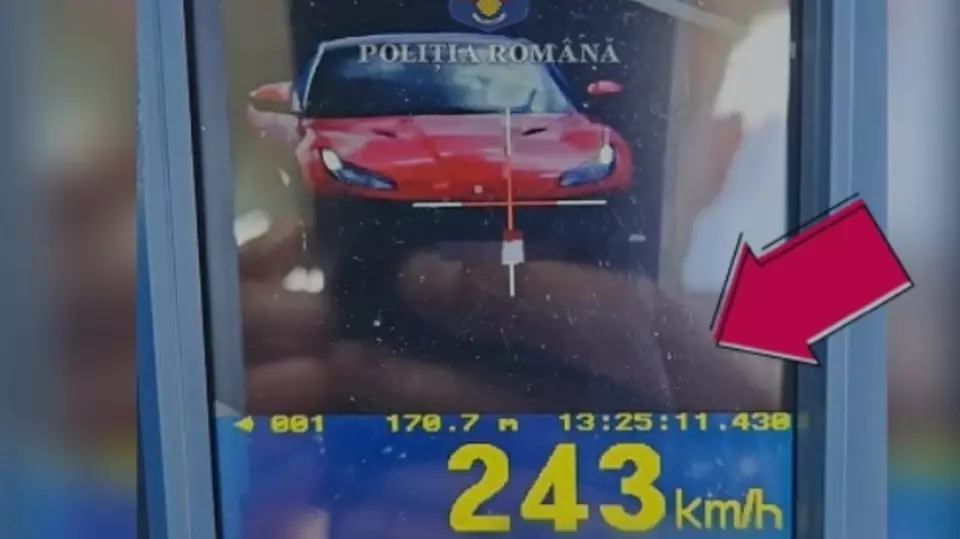 Un șofer de Ferrari a fost prins conducând pe A3, în Brașov, cu 243 de ...